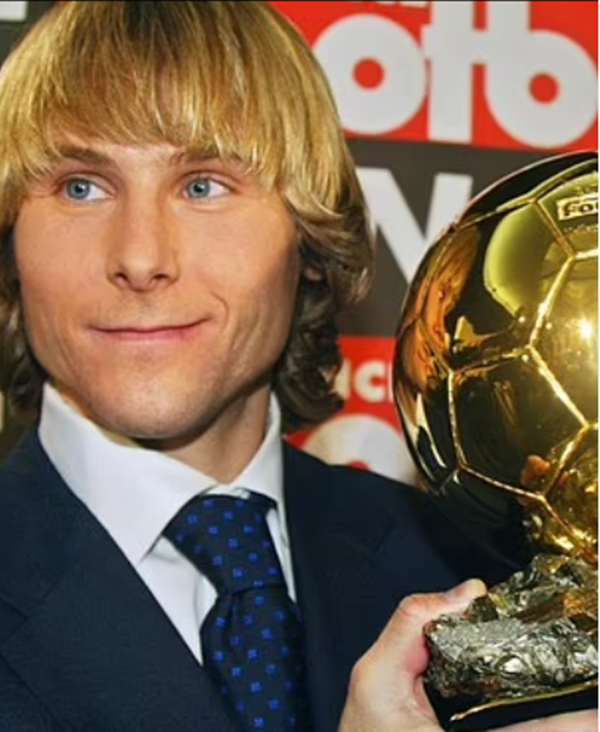 Phó Chủ tịch Juventus Pavel Nedved thác loạn với 3 cô gái trong hộp đêm ...