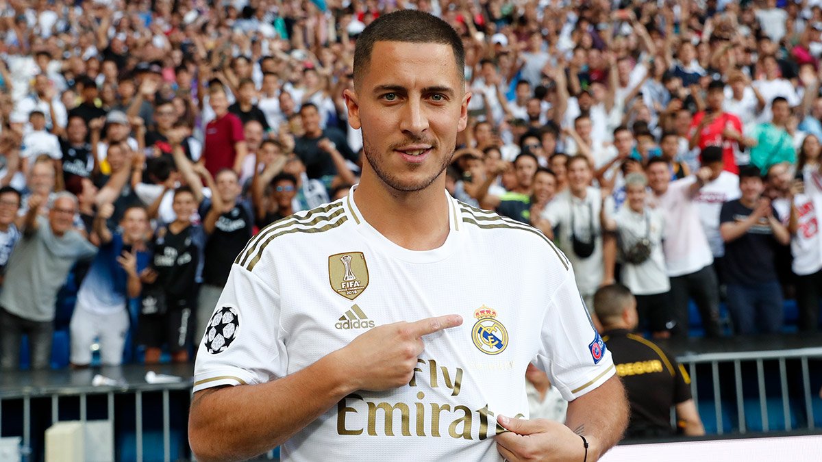 Real Madrid: Eden Hazard ra mắt hoành tráng trước 50.000 CĐV, hôn lên ...